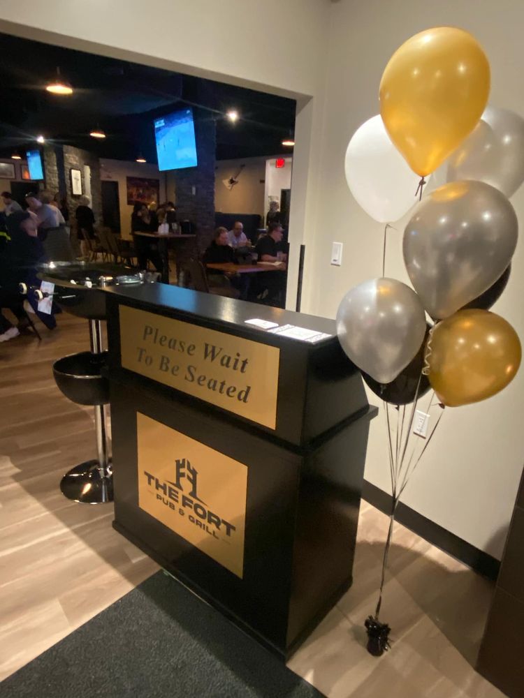 THE FORT PUB & GRILL - Updated January 2025 - 22 Photos - 12866 Fort Road NW, Edmonton, Alberta ...