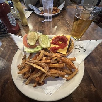 OUTPUT LOUNGE & SPORTS BAR - Updated August 2024 - 269 Photos & 461 ...