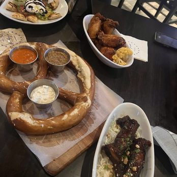 THE AUTOGRAPH AMERICAN TAVERN - Updated October 2025 - 38 Photos & 69 ...