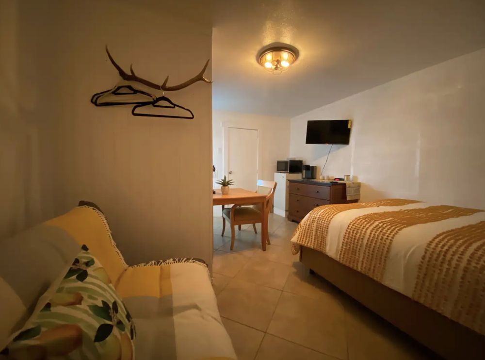 LEMON HOUSE INN - Updated August 2025 - 82 Photos - 146 US-395, Cartago ...