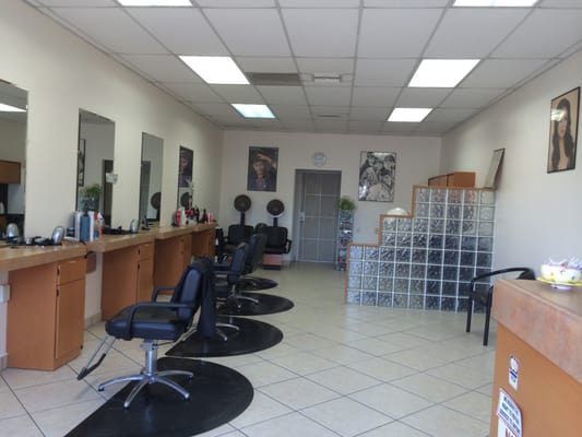 AMAZING CUTS - Updated July 2025 - 15 Photos & 130 Reviews - 5532 Del ...