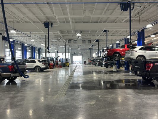 METRO FORD - Updated December 2025 - 10 Photos - 5901 Weaselhead Road ...