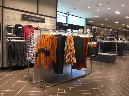 SIMONS - Updated December 2025 - 45 Photos & 11 Reviews - 100A 1 ...