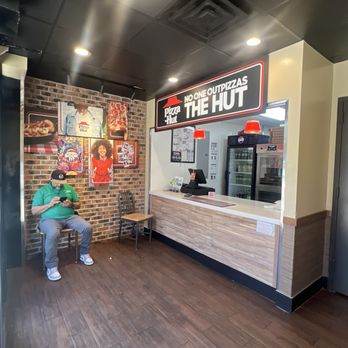 PIZZA HUT - Updated December 2025 - 10 Photos - 555 2nd Avenue, New ...