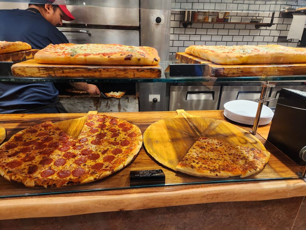 PIZZA FOTO - Updated October 2025 - 30 Photos & 19 Reviews - 31 W 46th ...