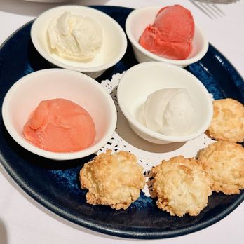 AVRA - Updated October 2025 - 50 Photos & 12 Reviews - 300 Crescent Ct ...