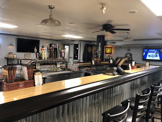 DRAFT HOUSE - Updated January 2026 - 3504 Main St, Munhall ...