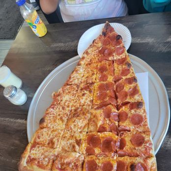 PIZZA BARN - Updated July 2024 - 766 Photos & 524 Reviews - 471 Central ...