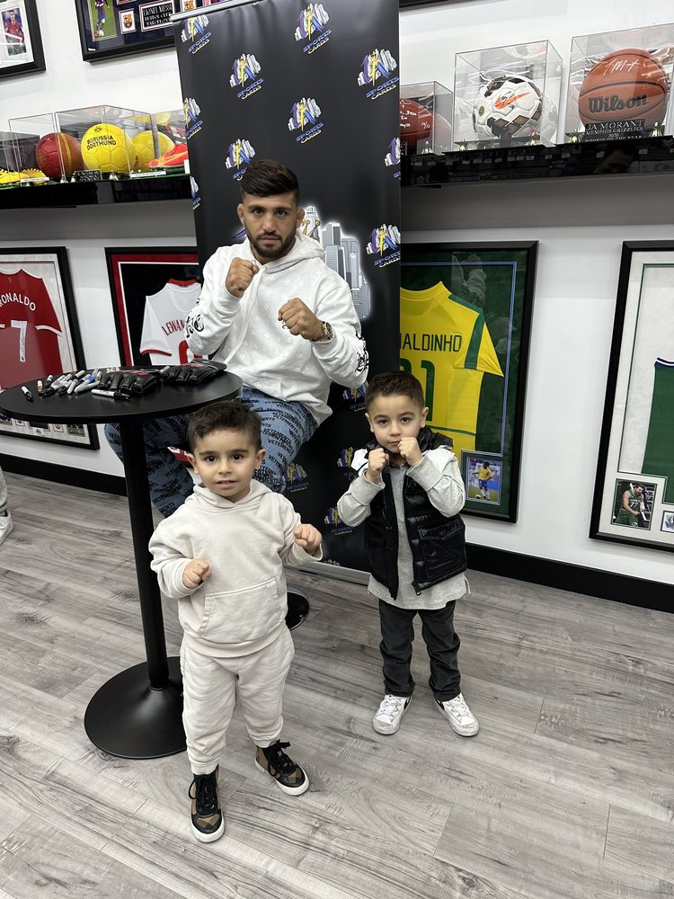 LA SPORTS CARDS - GLENDALE - Updated May 2024 - 18 Photos & 13 Reviews ...