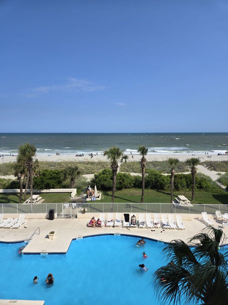 OCEAN CREST INN AND SUITES - Updated December 2025 - 15 Photos & 11 ...