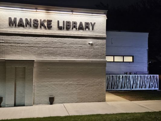 FARMERS BRANCH MANSKE LIBRARY - Updated December 2025 - 23 Photos & 14 ...