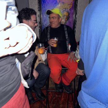 SHAKEDOWN BAR - Updated July 2025 - 35 Photos & 64 Reviews - 304 Bridge ...