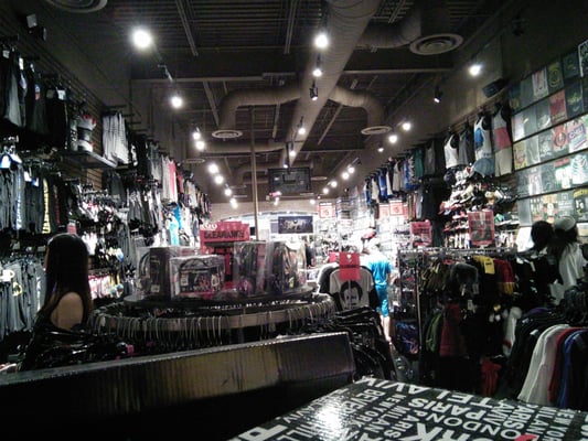 HOT TOPIC - Updated January 2025 - 10 Reviews - 1101 Melbourne Rd ...