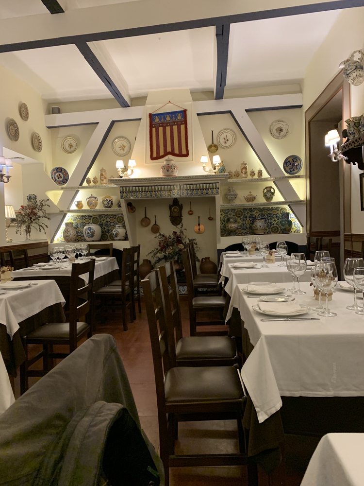 LA BARACA - Updated August 2024 - C. de la Reina 29, Madrid, Spain ...