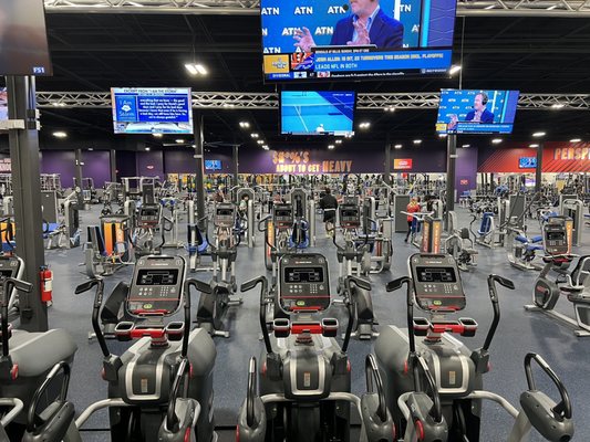 CRUNCH FITNESS - WHITE STATION - Updated December 2025 - 21 Photos & 27 ...