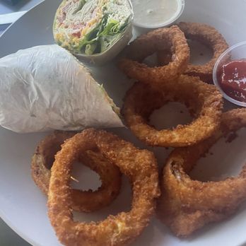 DEEDS BAR AND GRILL - Updated January 2026 - 82 Photos & 66 Reviews ...