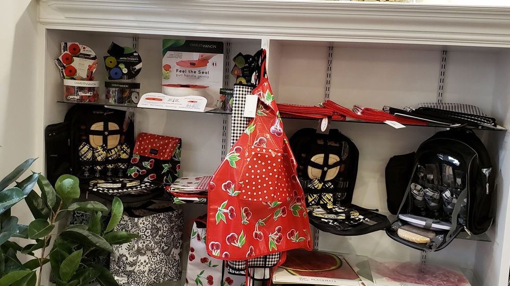 THE HOME CONNECTION - Updated May 2024 - 21 Photos - 425 Alisal Rd ...