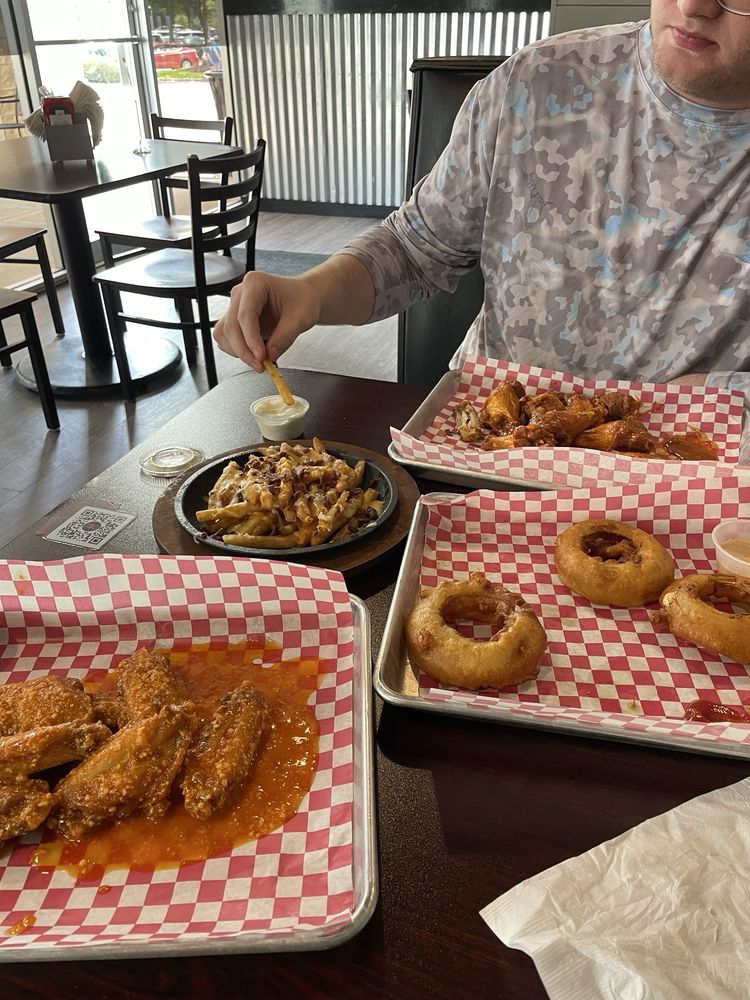 FLORIDA WING FACTORY - Updated October 2025 - 64 Photos & 110 Reviews ...