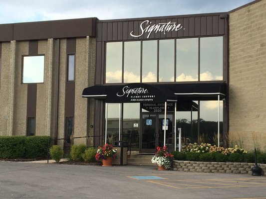 SIGNATURE FLIGHT SUPPORT - Updated July 2025 - 10 Photos - 3550 N ...