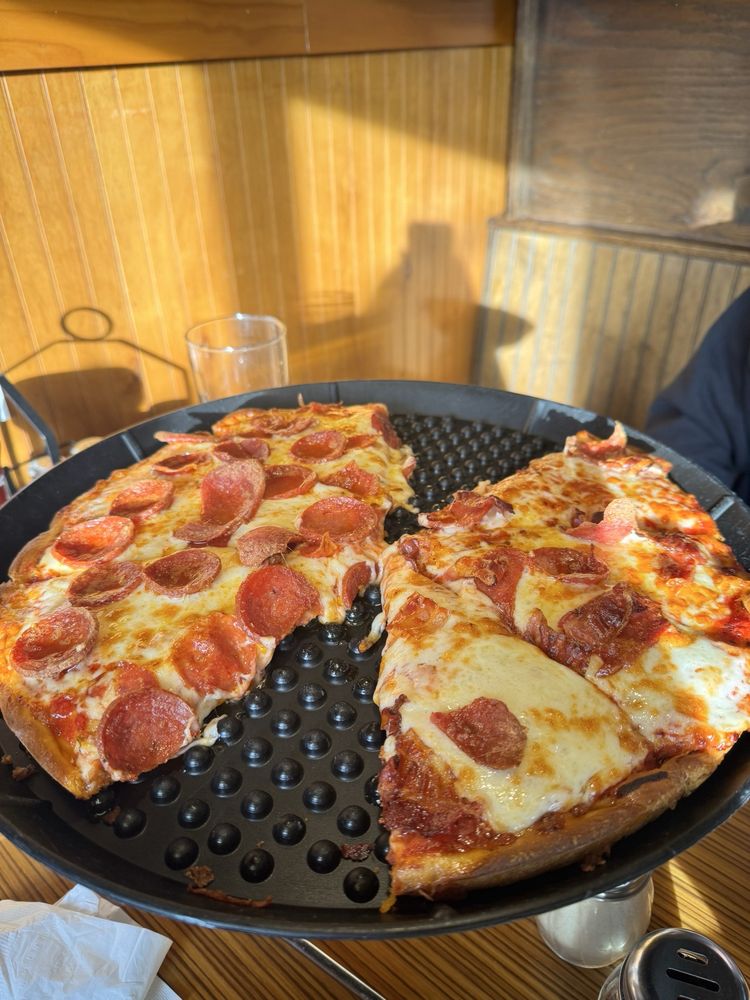 LAKE PIZZA - Updated December 2025 - 45 Photos & 106 Reviews - 39 ...