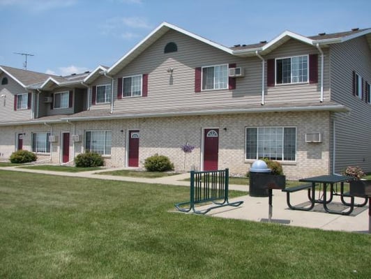 ROYAL OAKS TOWNHOMES - Updated April 2025 - 3096 25th St, Rochester ...