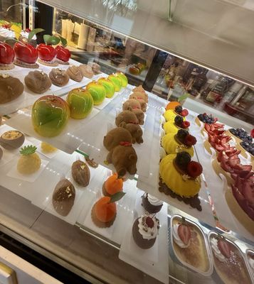 HAPPY CAKE BISTRO - Updated January 2026 - 15 Photos - 4730 Broadway ...