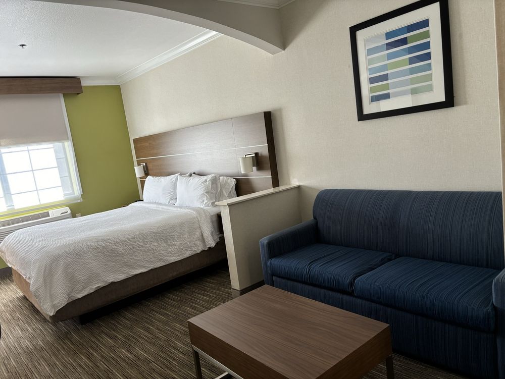 HOLIDAY INN EXPRESS & SUITES DAVIS - UNIVERSITY AREA - Updated August ...