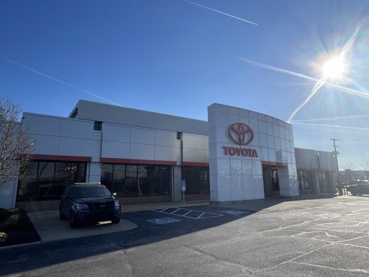VICTORY TOYOTA OF BROOK PARK - Updated December 2025 - 46 Photos & 81 ...