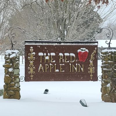 RED APPLE INN & COUNTRY CLUB - Updated April 2025 - 38 Photos & 28 ...