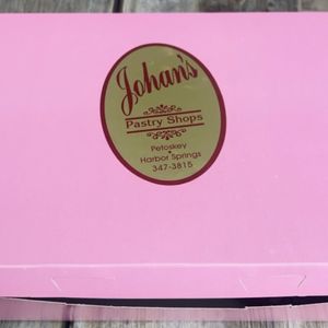 JOHAN’S PASTRIES - 68 Photos & 70 Reviews - 565 W Mitchell St, Petoskey ...