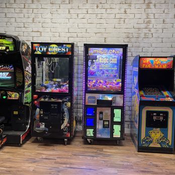 ROGUE PUB N PUTT - Updated October 2025 - 19 Photos & 17 Reviews - 410 ...