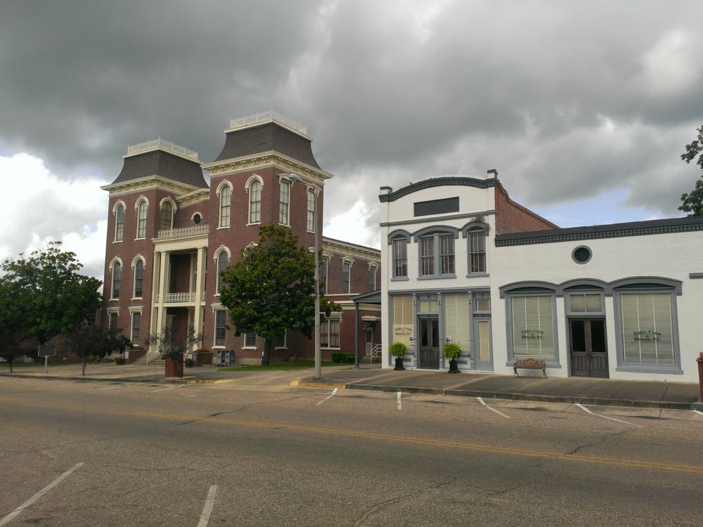BULLOCK COUNTY COURTHOUSE - Updated November 2025 - 217 N Prairie St ...
