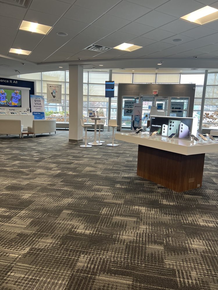 SPECTRUM - Updated January 2026 - 86 Photos & 55 Reviews - 355 Chicago ...