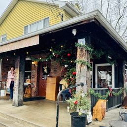CLARENCE CENTER COFFEE CO & CAFE - Updated July 2025 - 160 Photos & 144 ...