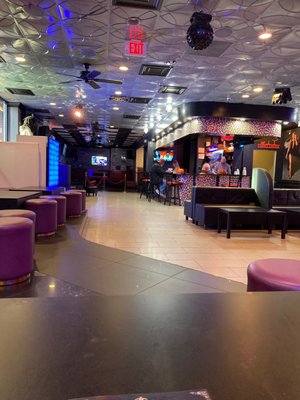 FAMOUS LOUNGE - Updated December 2025 - 86 Photos & 61 Reviews - 5010 ...