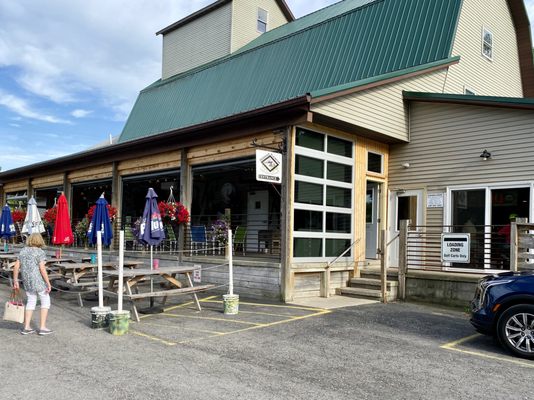 WAKEMAN ELEVATOR CRAFT BEER & WINE BARN - Updated June 2024 - 53 Photos ...