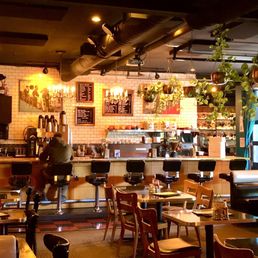 RADIO ROOM - Updated July 2025 - 729 Photos & 871 Reviews - 1101 NE ...