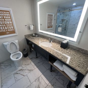 EMBASSY SUITES BY HILTON ATLANTA BUCKHEAD - Updated October 2024 - 456 ...