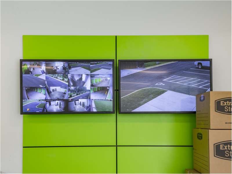 EXTRA SPACE STORAGE - Updated September 2024 - 16 Photos - 1671 Mall Dr ...