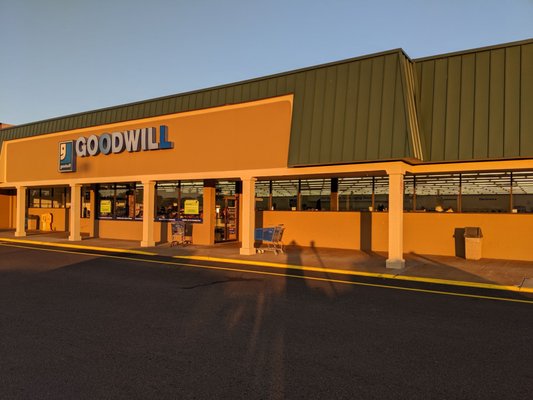 GOODWILL OF CENTRAL AND COASTAL VIRGINIA - Updated January 2026 - 50 ...