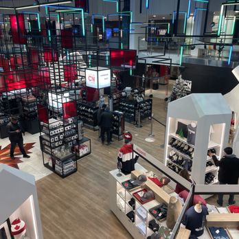CN TOWER GIFT SHOP - Updated January 2026 - 73 Photos & 11 Reviews ...