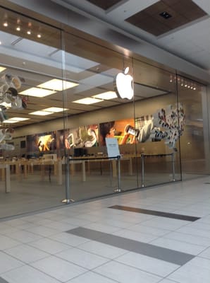 APPLE STORE - Updated October 2025 - 16 Reviews - 550 King Street N ...