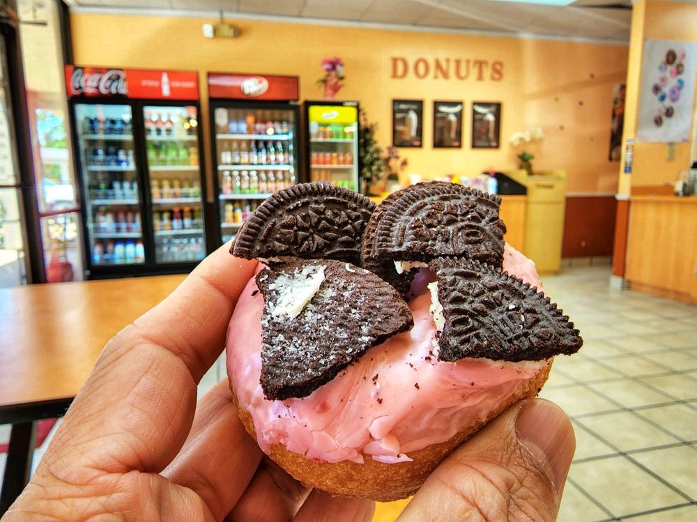 SNOWFLAKE DONUTS - Updated June 2025 - 27 Photos & 16 Reviews - 127 ...