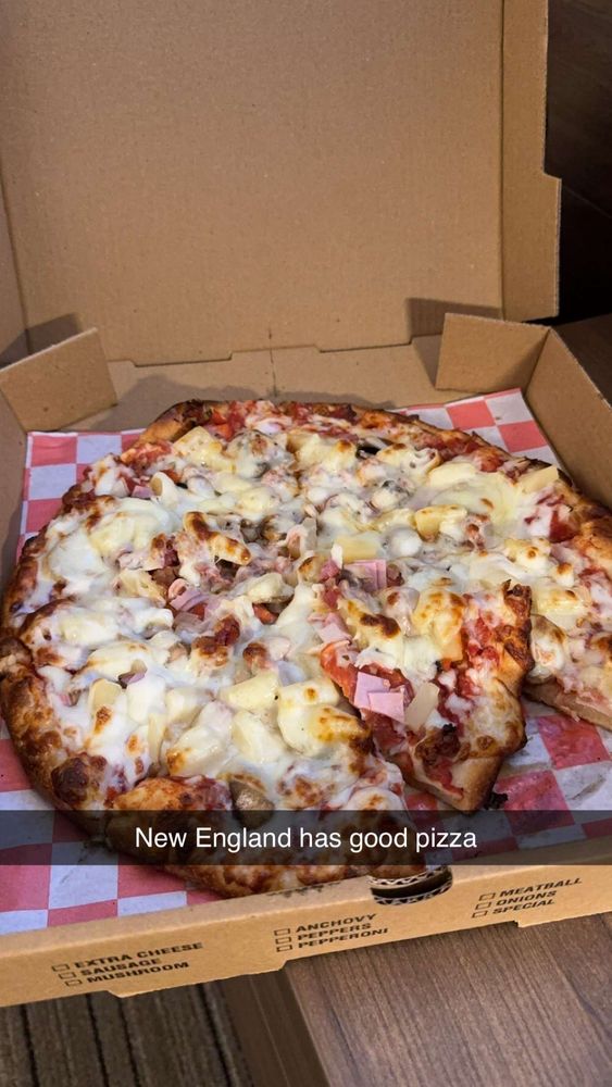 CHECKERS PIZZA - Updated August 2024 - 879 W Main Rd, Middletown, Rhode ...