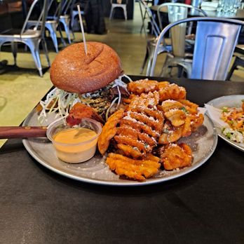 STACK 571 BURGER AND WHISKEY BAR - KIRKLAND - Updated July 2024 - 251 ...