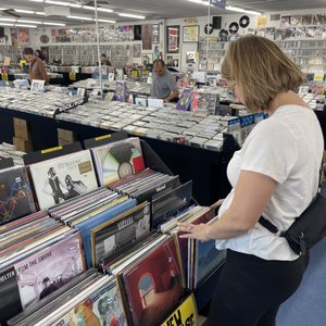 CD TRADER - 49 Photos & 205 Reviews - 18926 Ventura Blvd, Tarzana, CA ...