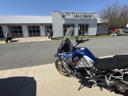 MAX BMW MOTORCYCLES - Updated December 2025 - 34 Photos & 30 Reviews ...
