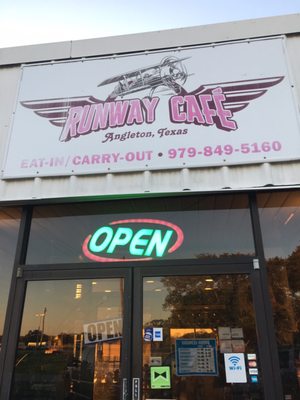 RUNWAY CAFE - 58 Photos & 56 Reviews - 7915 Airport Rd, Angleton, Texas ...