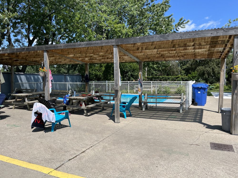 WESTMINSTER POOL - Updated August 2025 - 541 Rue Westminster, Dollard ...