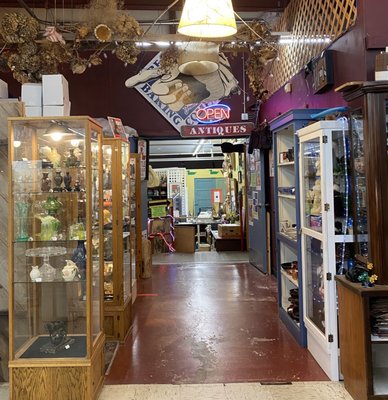 LITTLE ANTIQUE MALL - Updated December 2025 - 21 Photos & 41 Reviews ...